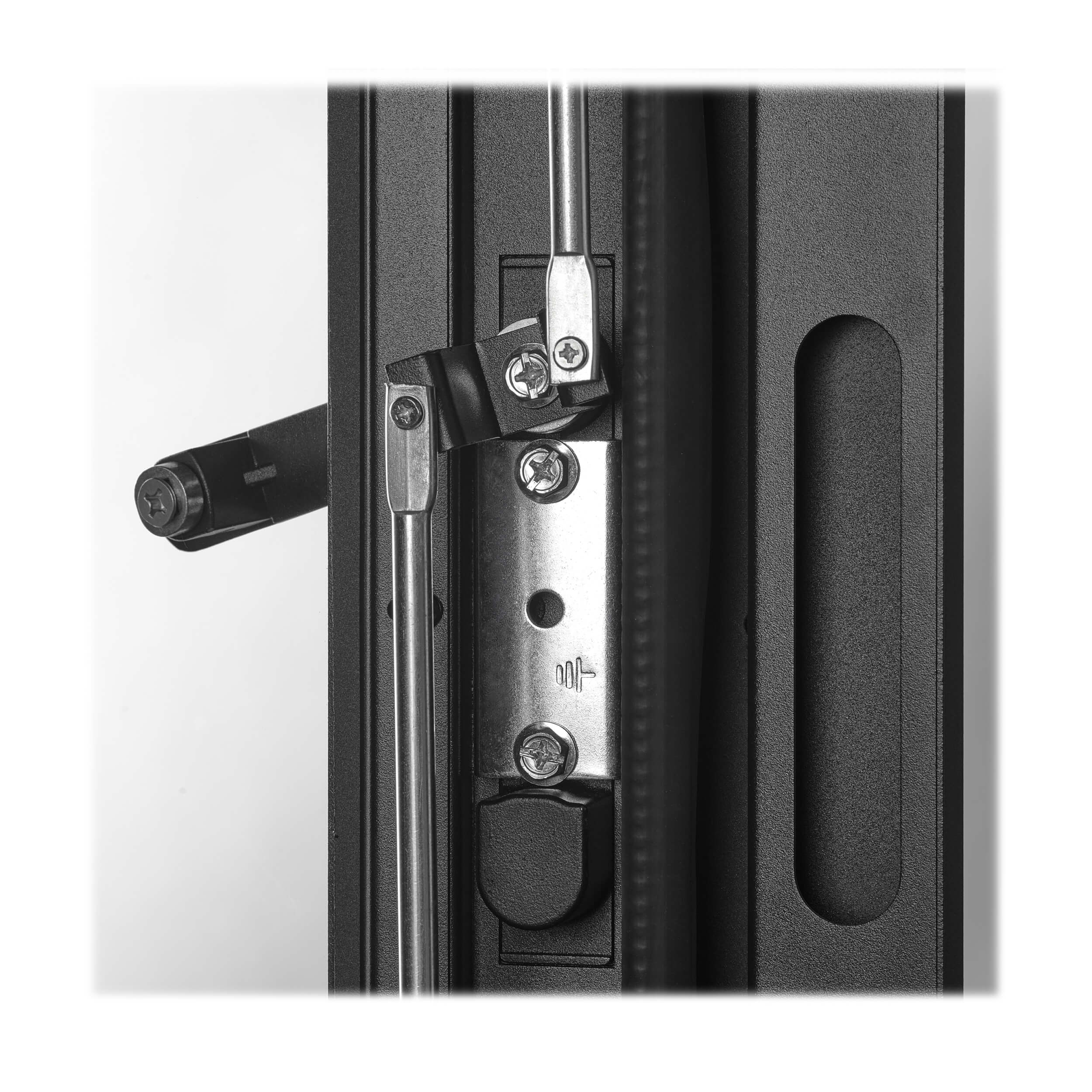 Modular Data Center, Self-Cooling, 44U Rack, 12 kW AC | Eaton